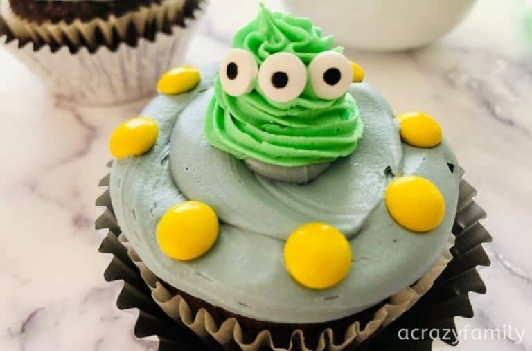 Alien Spaceship Cupcakes - A Crazy Family