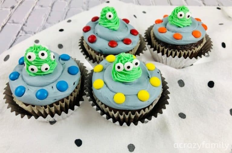 Alien Spaceship Cupcakes - A Crazy Family