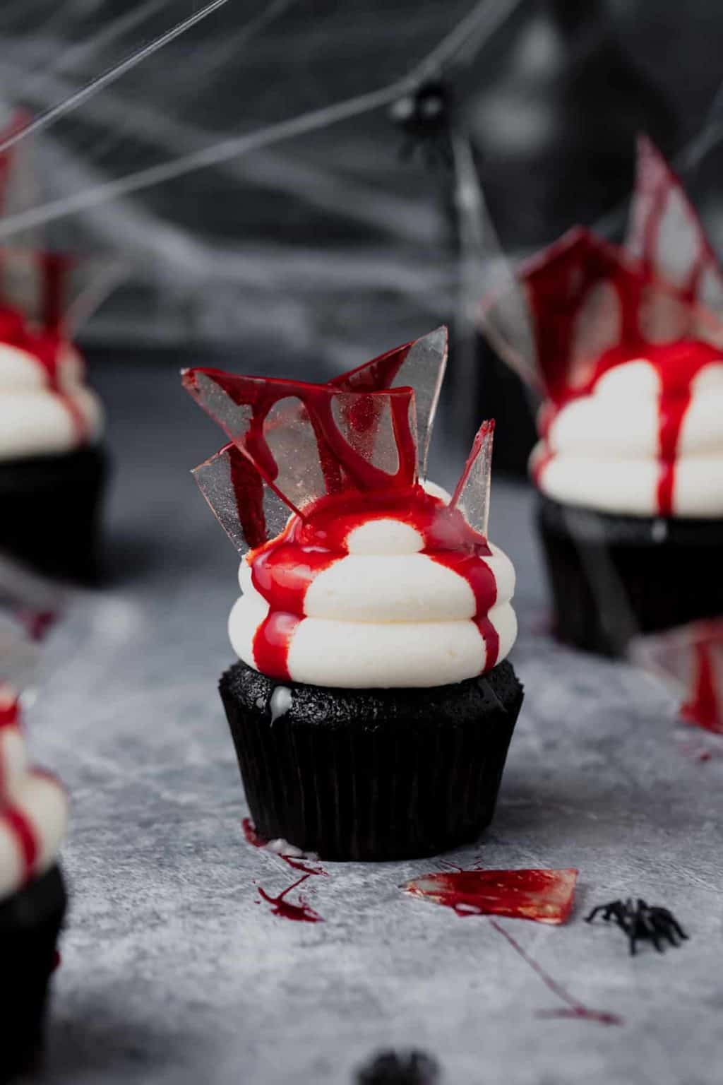 15 Creepy Halloween Cupcakes - A Crazy Family