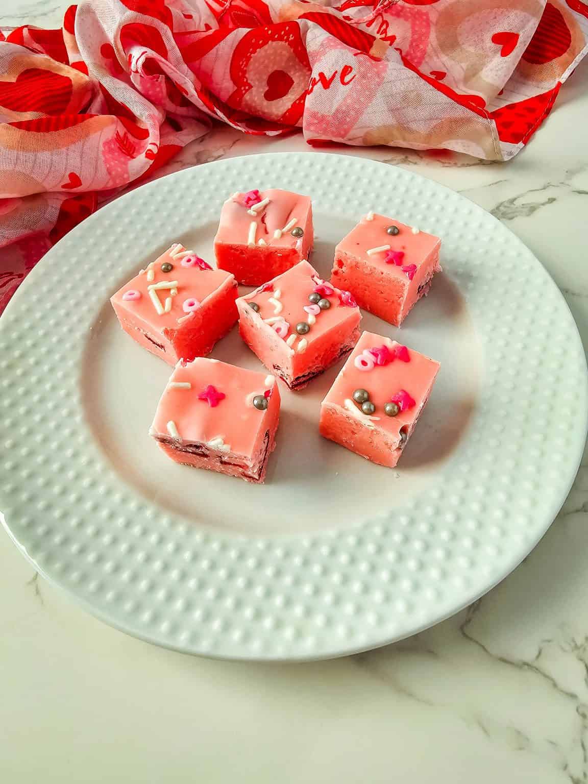 Easy 4-Ingredient Strawberry Fudge (No Bake & Perfect for Gifting) - A ...